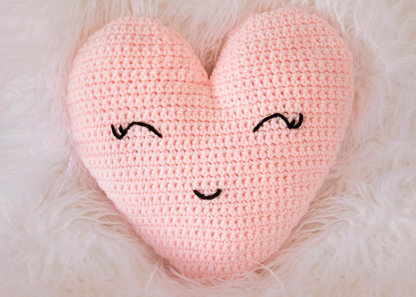 Heart Shaped Pillow Crochet Pattern - Leelee Knits