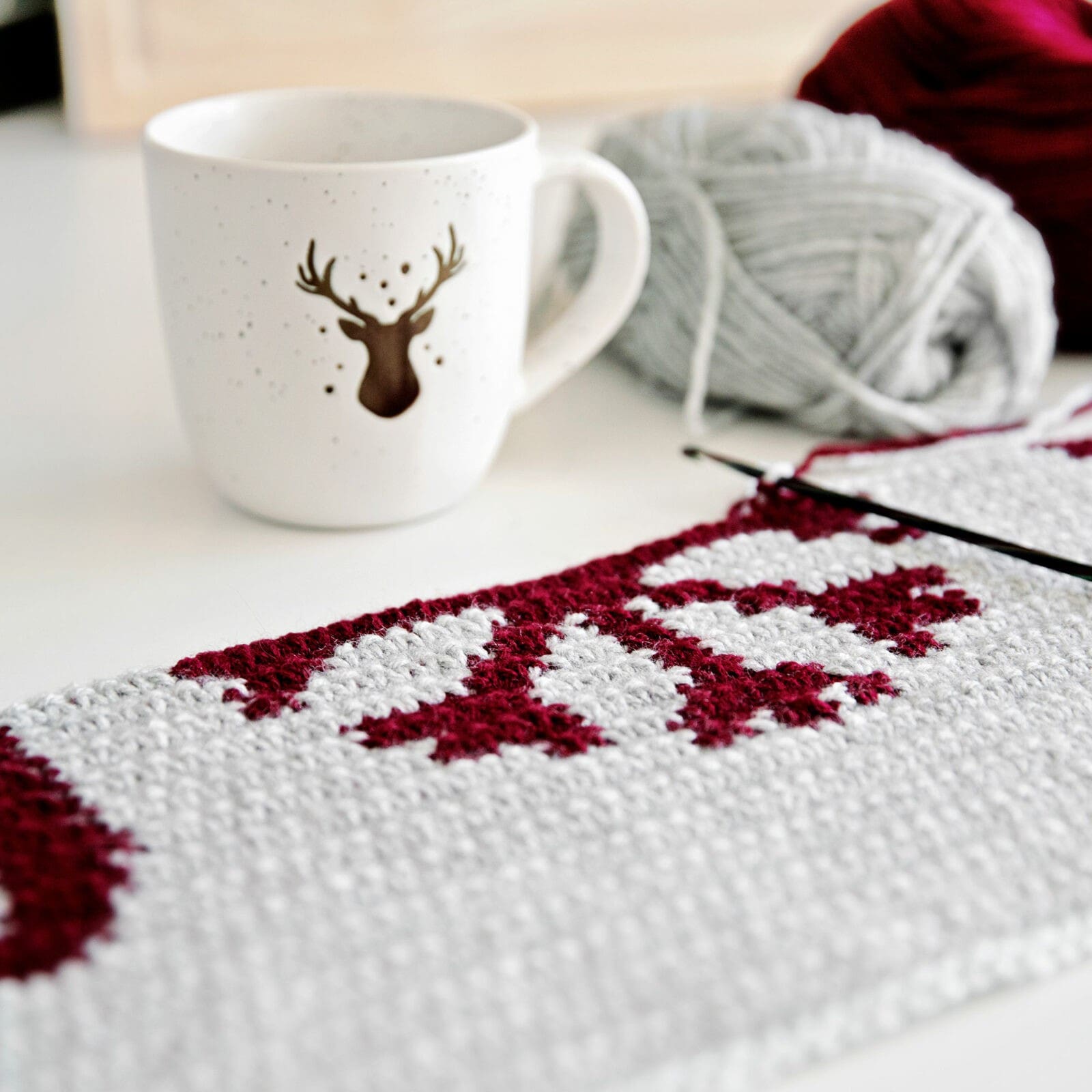 Festive Christmas Throw Pillows Crochet Pattern - Leelee Knits